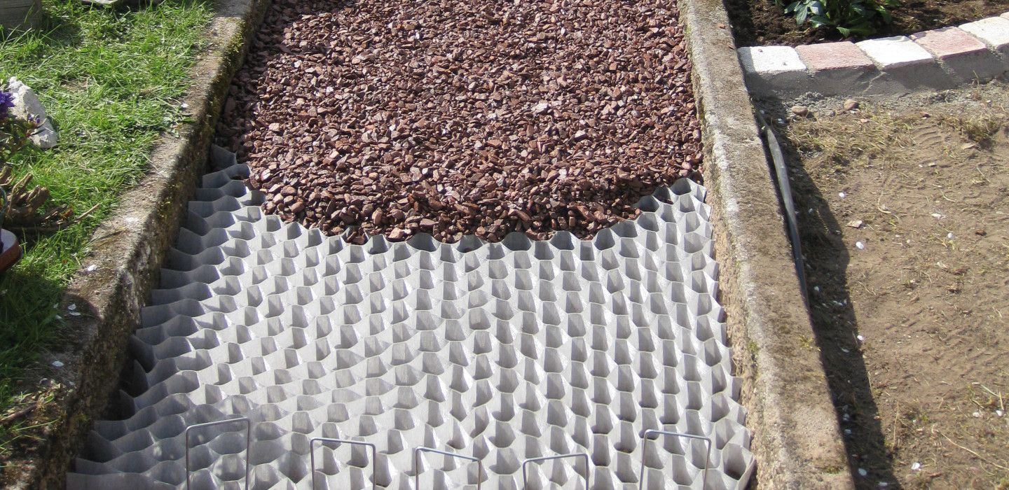 Gravel stabilisation - Plantex® GroundGrid® | DuPont UK