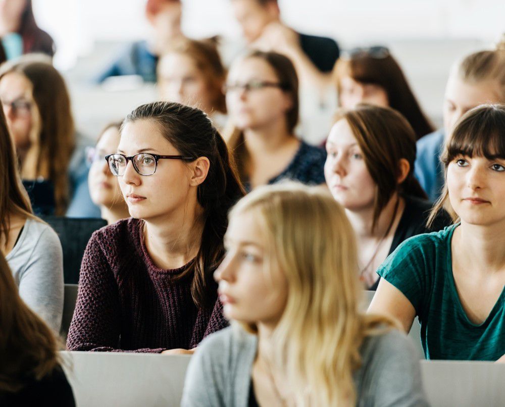 Mentoring young women in business | DuPont
